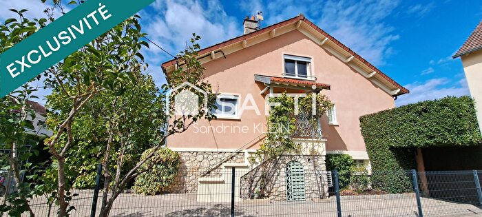 Nemours, Centre-ville : Maison 6 pièces à vendre