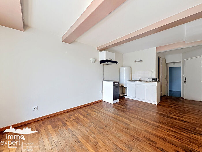 Appartement 2 pièces à Mirecourt, à louer