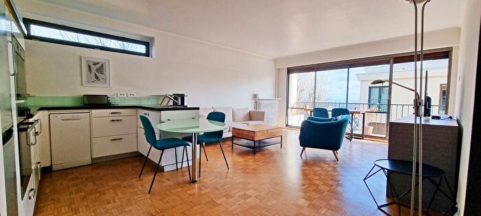 Appartement à louer - Saint-Cloud - 3 pièces - 2 chambres