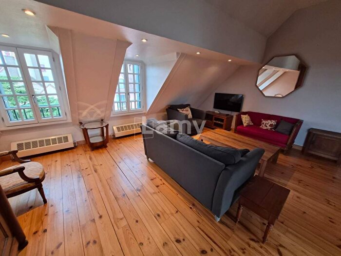 Appartement à louer - Palais de Justice-Saint Eusebe-Pont, Auxerre - 4 pièces