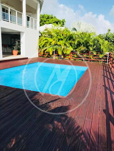 Maison 5 pièces à Saint-François, à louer