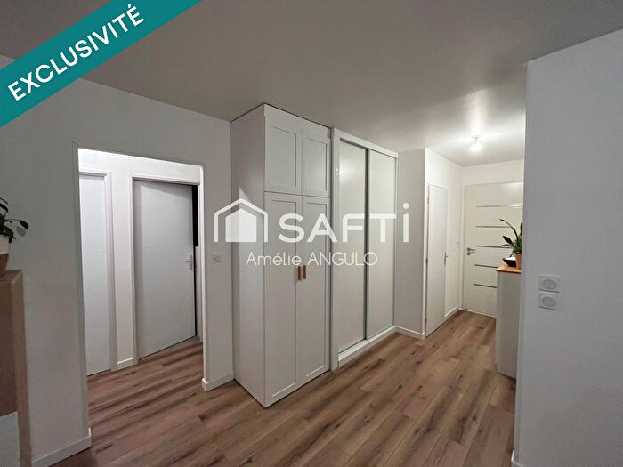 Maison à vendre - Saint-Martin-du-Frêne - 5 pièces - 3 chambres