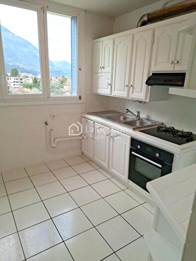 Appartement à louer - Fontaine, Floralies - 4 pièces - 3 chambres