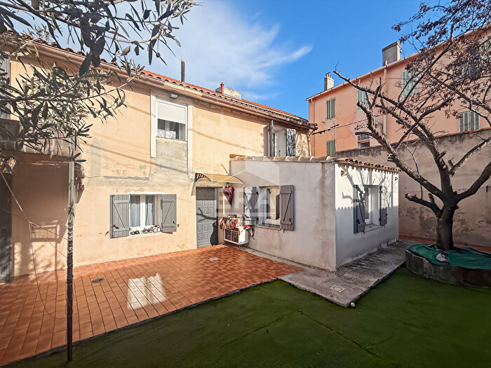 Maison à vendre - Marseille e , Saint-Antoine - 4 pièces - 3 chambres