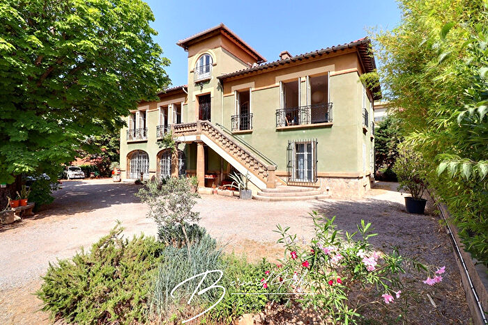 Maison à vendre - Aix-en-Provence - 17 pièces - 11 chambres