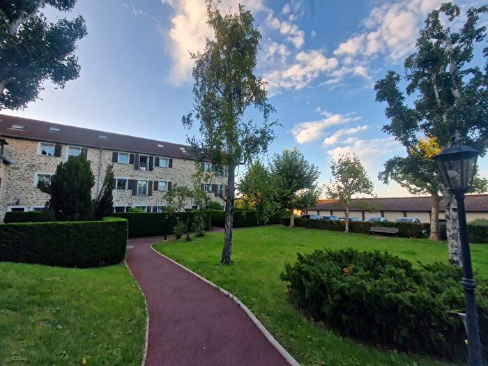 Parc Saint Cyr-Haut de Fontenay, Fontenay-le-Fleury : Appartement 3 pièces à louer