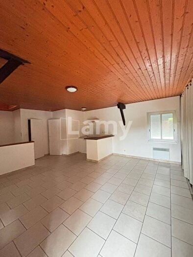 Appartement à louer - Saint Ausone-Saint Martin-Saint Gelais, Angoulême - 1 pièce