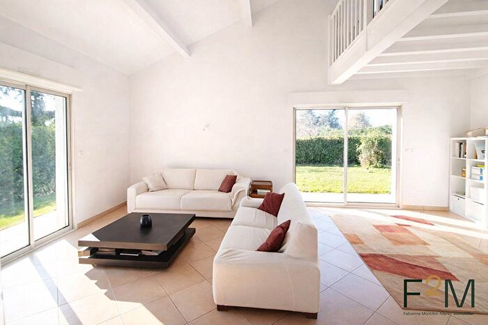 Maison à louer - La Tour-de-Salvagny - 5 pièces - 3 chambres