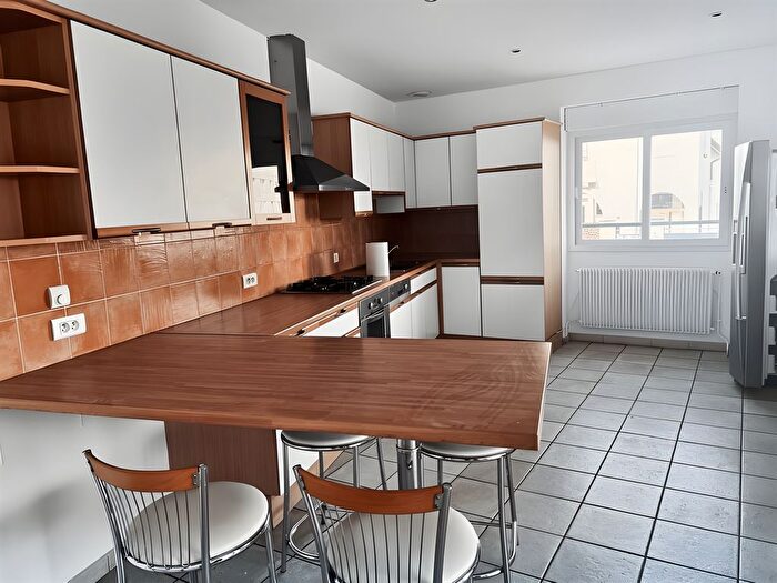 Maison à louer - Clermont-Ferrand, Cotes de Clermont - 4 pièces - 3 chambres