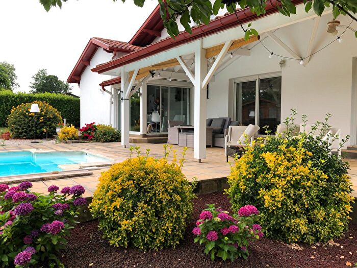 Maison à vendre - Saint-Palais - 6 pièces - 5 chambres