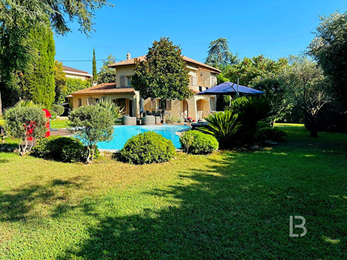 Maison à vendre - Mougins, Saint-Martin, Jylloue - 6 pièces - 3 chambres