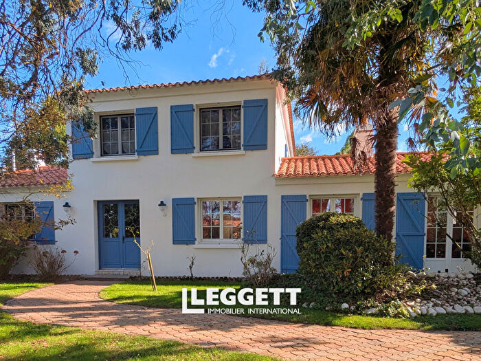 Maison à vendre - La Garnache - 8 pièces - 4 chambres