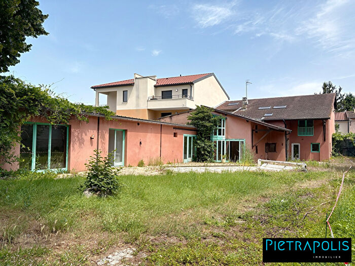 Maison à vendre - Pusignan - 12 pièces - 7 chambres