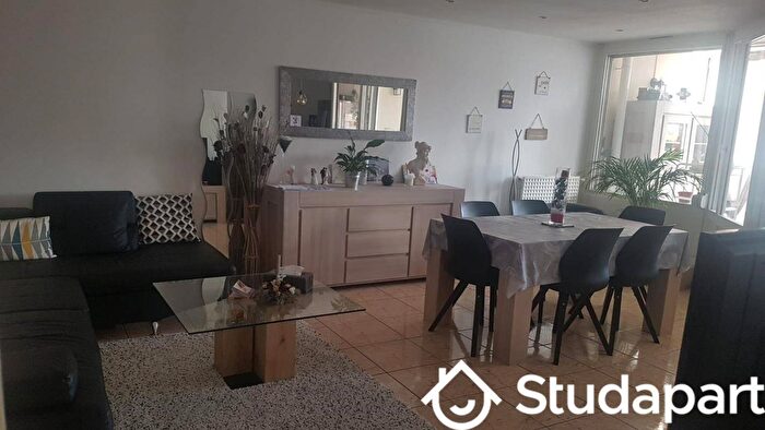 Appartement à louer - Le Centre, Vaulx-en-Velin - 1 pièce - 1 chambre