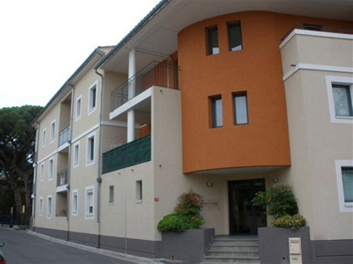 Centre Ville, Vauvert : Appartement 2 pièces à louer