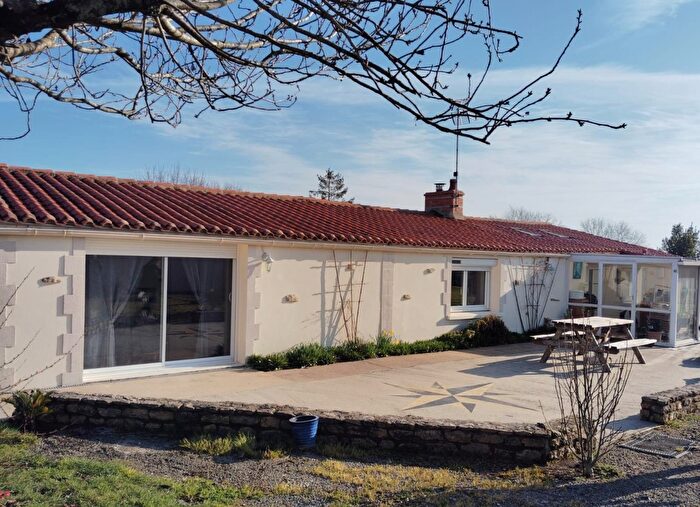 Maison à vendre - Vouillé-les-Marais - 4 pièces - 2 chambres