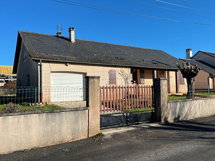 Maison à louer - Bozouls - 4 pièces - 3 chambres