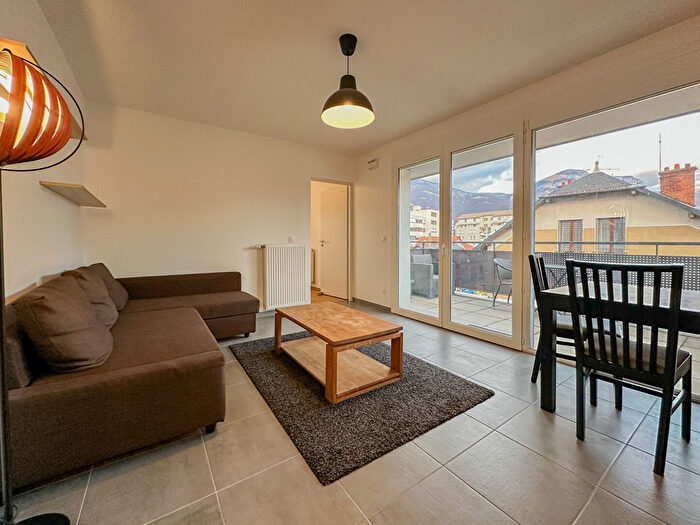 Appartement à louer - Chambéry, Laurier - 2 pièces - 1 chambre