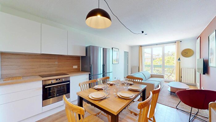 Appartement à louer - Jas de Bouffan, Aix-en-Provence - 6 pièces - 5 chambres