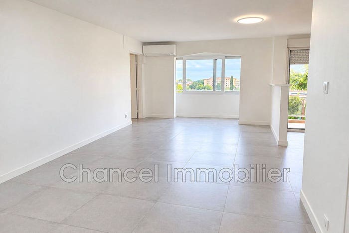 Les Âmes du Puragtoire, Antibes : Appartement 4 pièces à louer