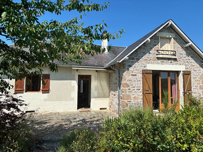 Maison à vendre - Treignac - 4 pièces - 3 chambres