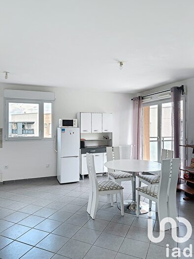 Appartement à vendre - Décines-Charpieu, Centre-ville - 3 pièces - 2 chambres