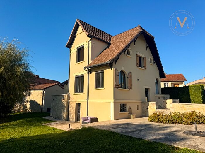 Maison à vendre - Prayssac - 6 pièces - 3 chambres