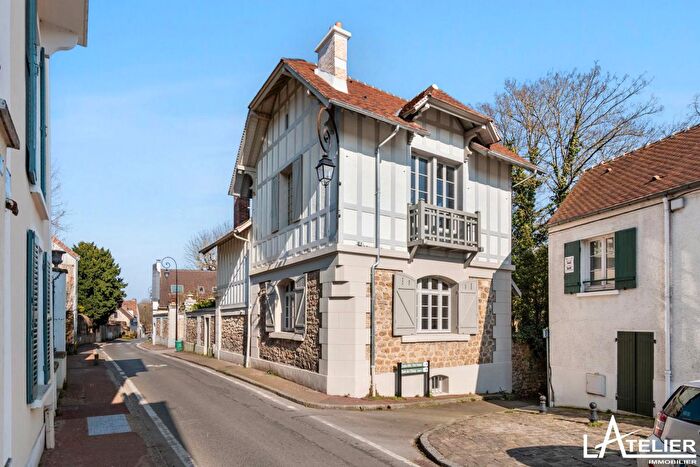 Maison 8 pièces à L'Étang-la-Ville, à louer