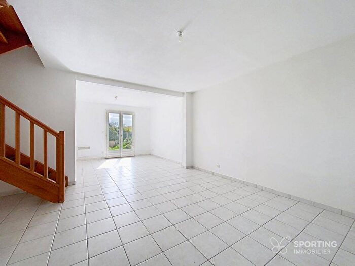 Maison à louer - Saint-Sardos - 4 pièces - 4 chambres