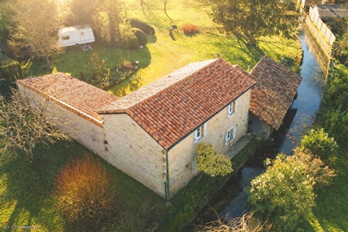 Maison à vendre - Ruffec - 5 pièces - 3 chambres