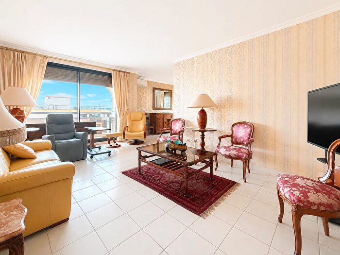 Appartement 4 pièces à Saint-Laurent-du-Var, Jacquons, Plateaux Fleuris, à vendre