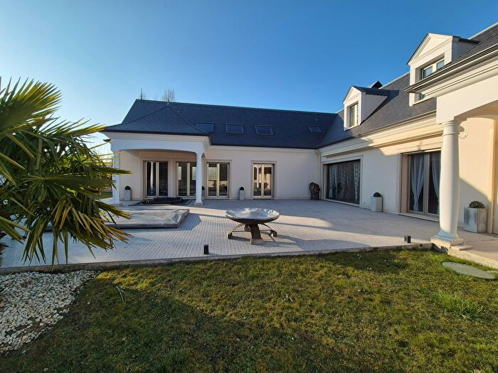 Bréval : Maison 15 pièces à vendre