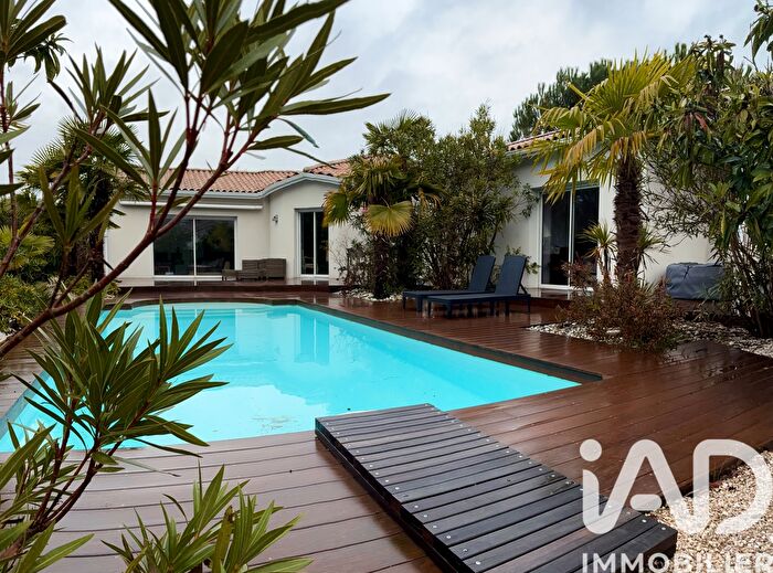 Maison à vendre - Le Taillan-Médoc - 6 pièces - 4 chambres