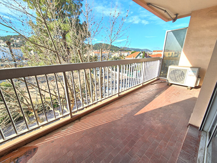 Appartement à vendre - Hyères, Gare, Godillot - 4 pièces - 3 chambres