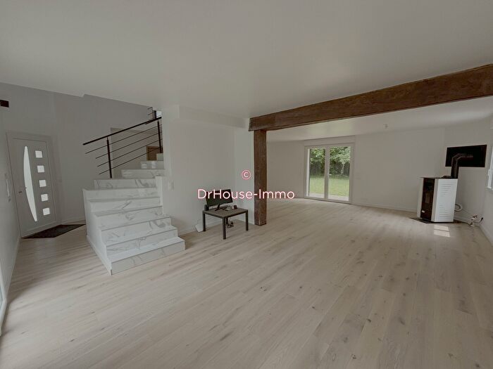 Maison à vendre - Le Mesnil-Saint-Denis - 7 pièces - 5 chambres