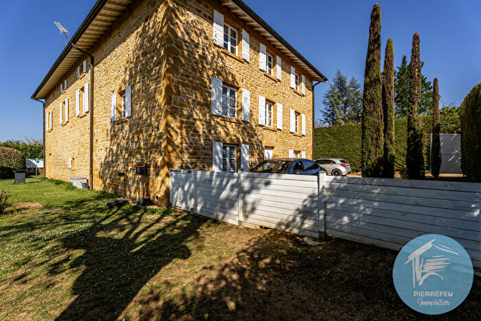 Maison à vendre - Saint-Germain-Nuelles, Saint-Germain-sur-lArbresle - 8 pièces - 5 chambres