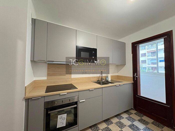 Appartement à louer - Toulon - 3 pièces - 2 chambres