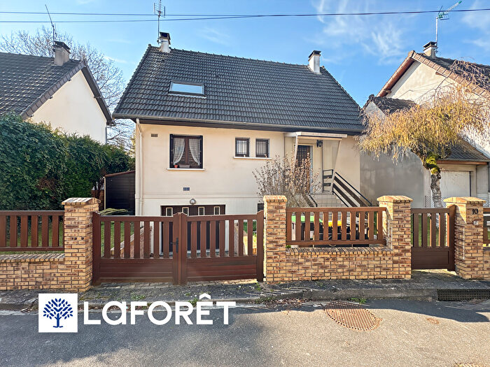 Maison à vendre - Sainte-Geneviève-des-Bois, Liers, Croix Blanche - 6 pièces - 4 chambres