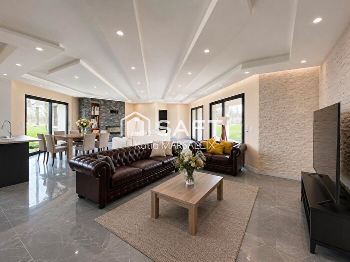 Saint-Denis-de-Jouhet - Maison 6 pièces à vendre