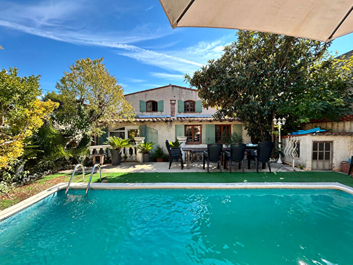 Maison à vendre - Marseille e , Saint-Mitre - 7 pièces - 6 chambres