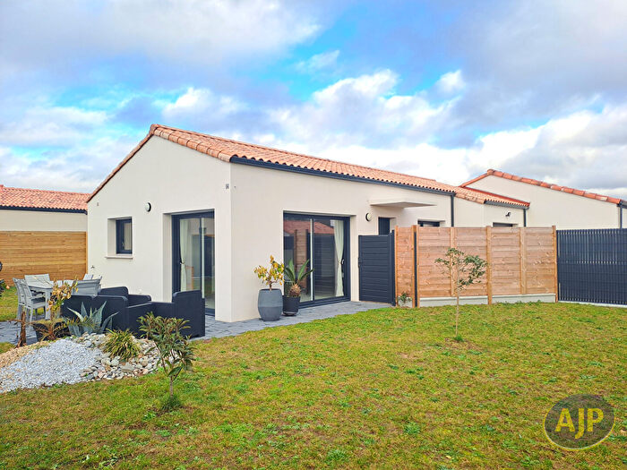 Maison à vendre - Challans, Route de Cholet, Route de la Roche-sur-Yon - 4 pièces - 3 chambres