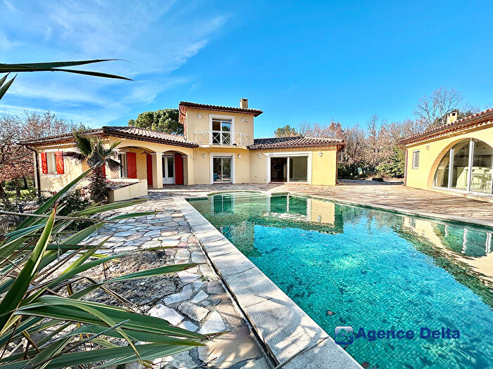 Maison à vendre - Méounes-lès-Montrieux - 6 pièces - 4 chambres