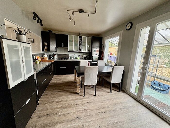 Maison à vendre - Châteaufort - 6 pièces - 4 chambres