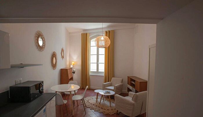 Appartement 1 pièce à Centre Ville-Cavalerie-Hauture, Arles, à louer