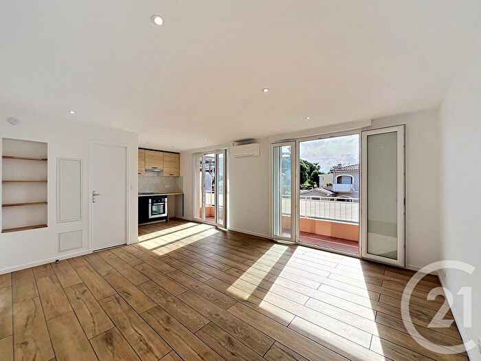 Appartement 1 pièce à louer à Mandelieu-la-Napoule, Les Termes