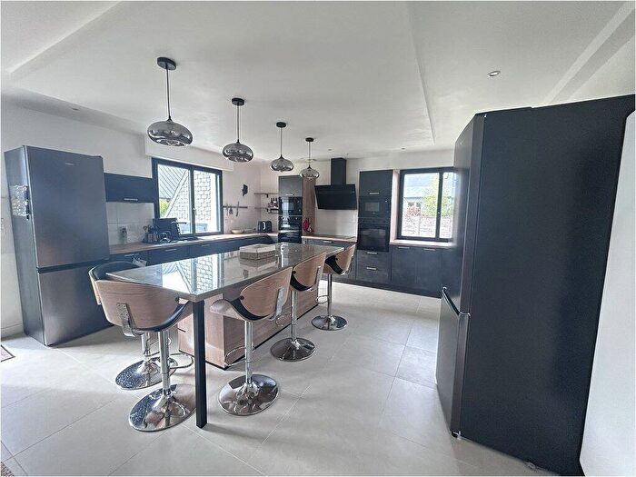 Maison 8 pièces à Saint-Erblon, à louer