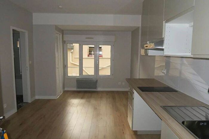 Appartement à louer - Carmes-République, Orléans - 1 pièce