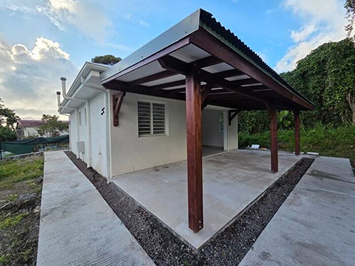 Maison à louer - Gourbeyre - 3 pièces - 2 chambres