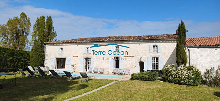 Maison à vendre - Corme-Écluse - 16 pièces - 10 chambres