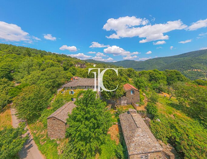 Maison à vendre - Les Vans - 9 pièces - 8 chambres